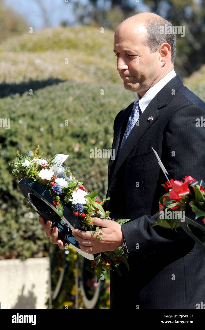 The US ambassador to Australia Jeffrey Bleich prepares to lay a wreath ...