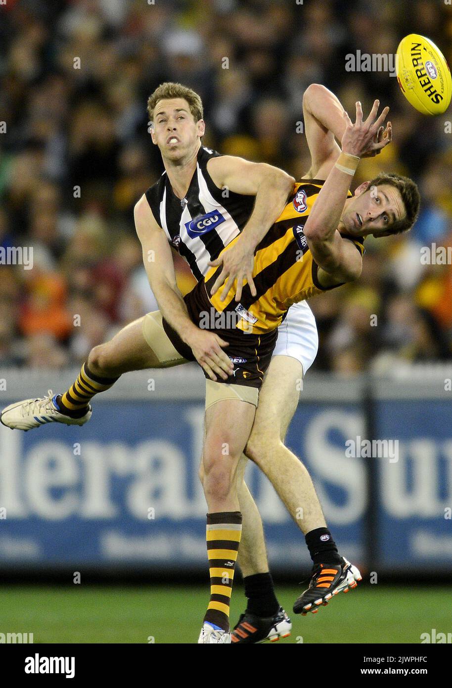 Nick Maxwell of Collingwood and Jack Gunston of Hawthorn in action ...
