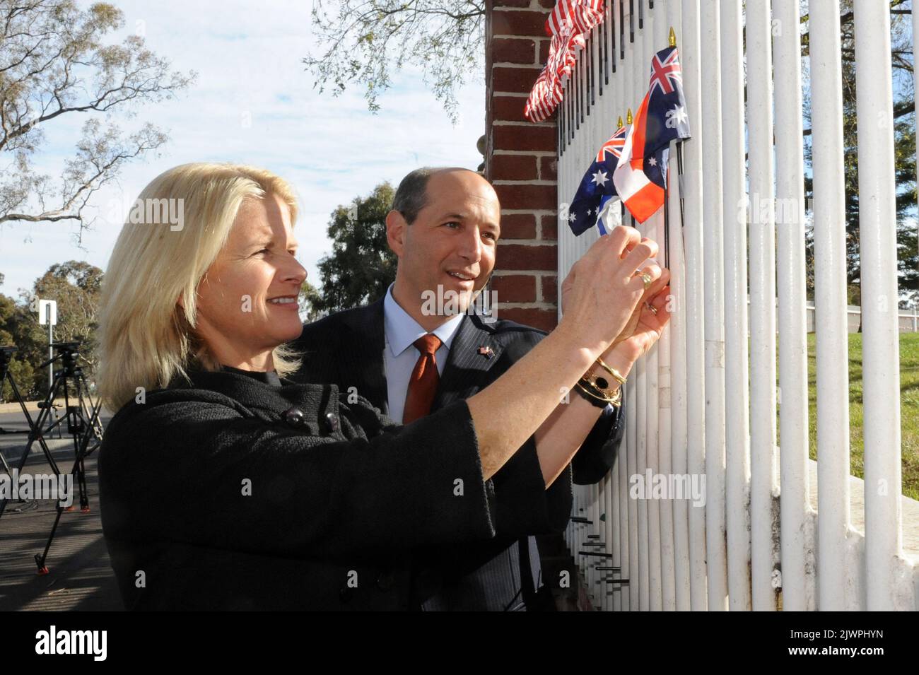 The United States ambassador to Australia Jeffrey Bleich and his wife ...