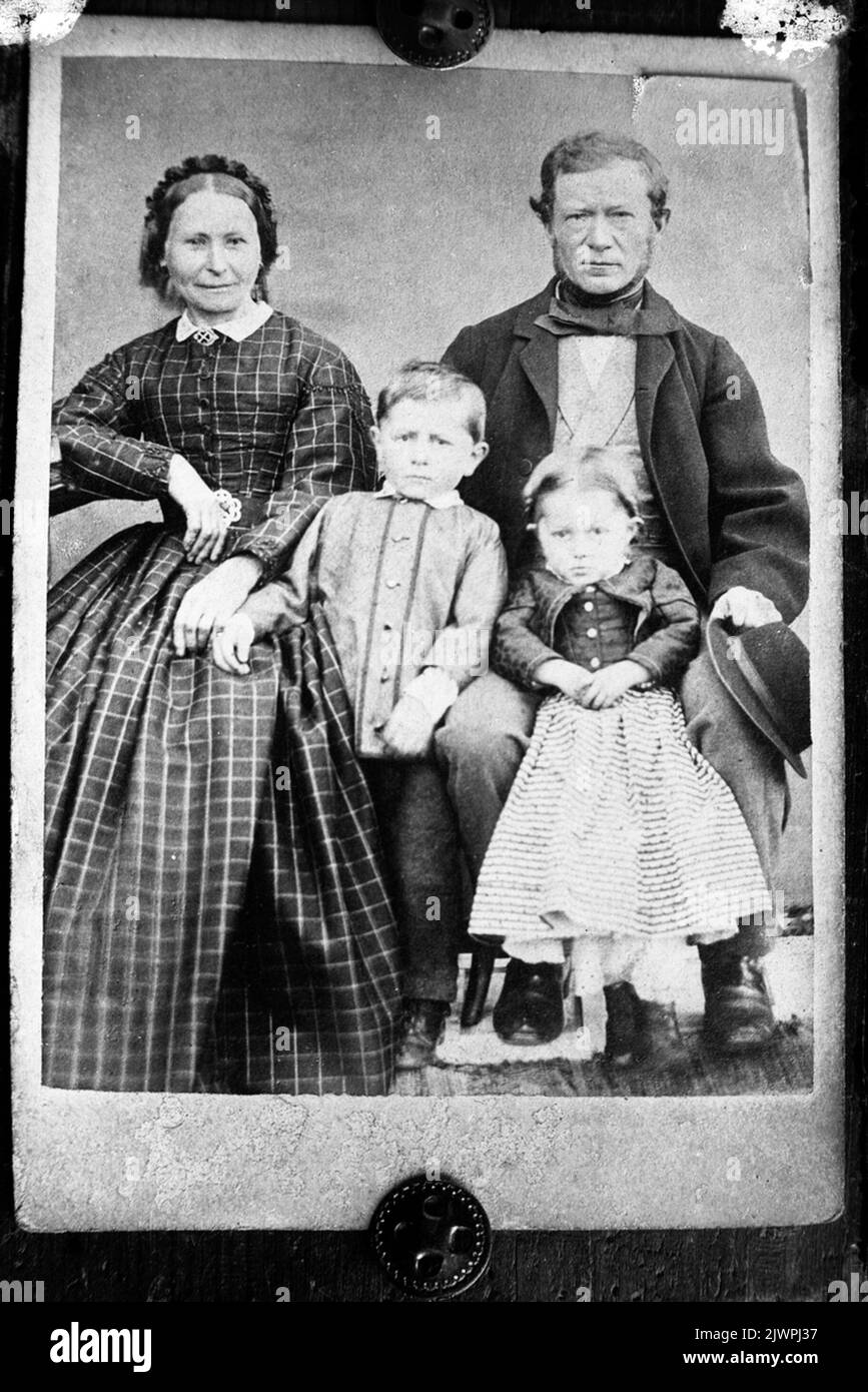 Historic family photo hi-res stock photography and images - Alamy