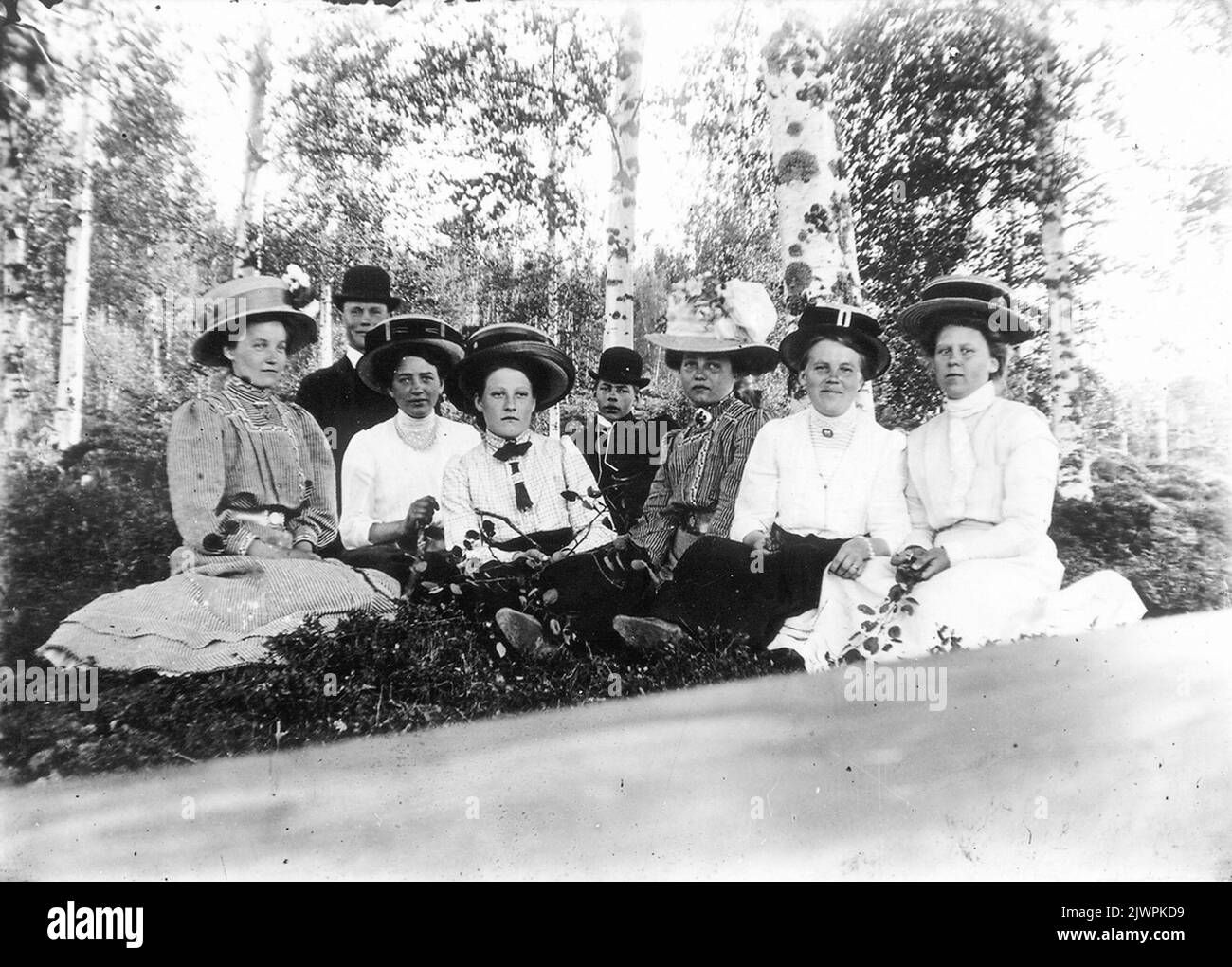 The second woman from the left is Stina Jonsson, Håbacken, born before ...