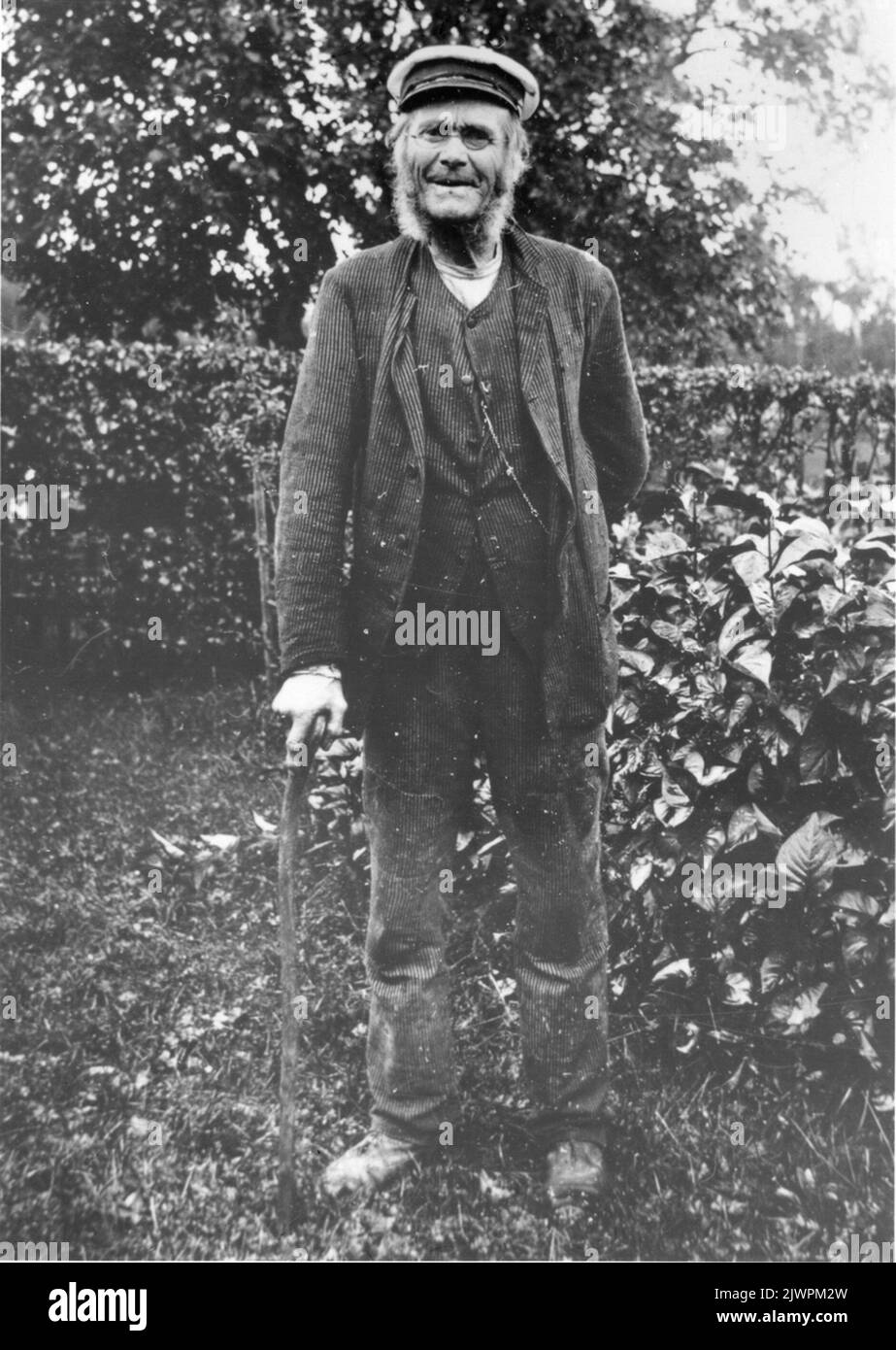 Unknown older man hi-res stock photography and images - Alamy