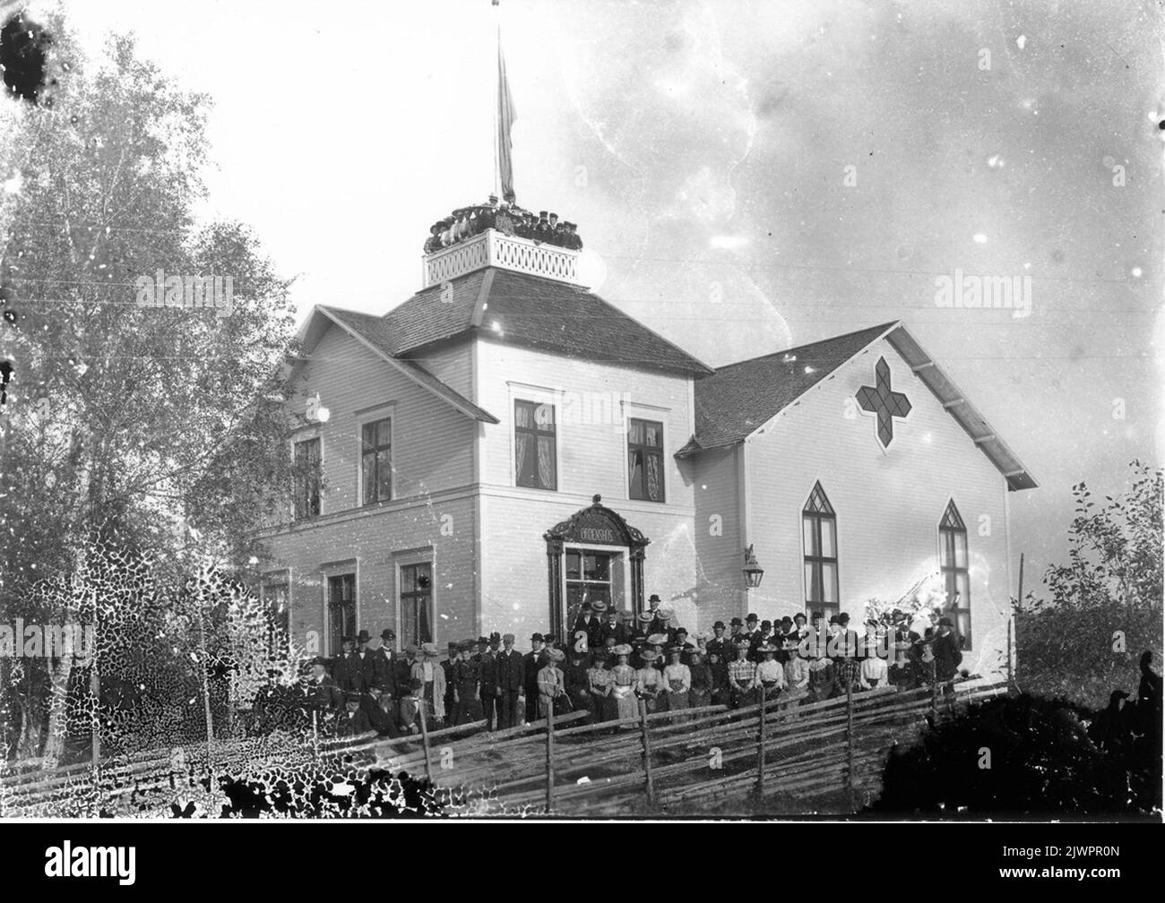 The Order House in Hå, the song choir on the roof. Photo at ...