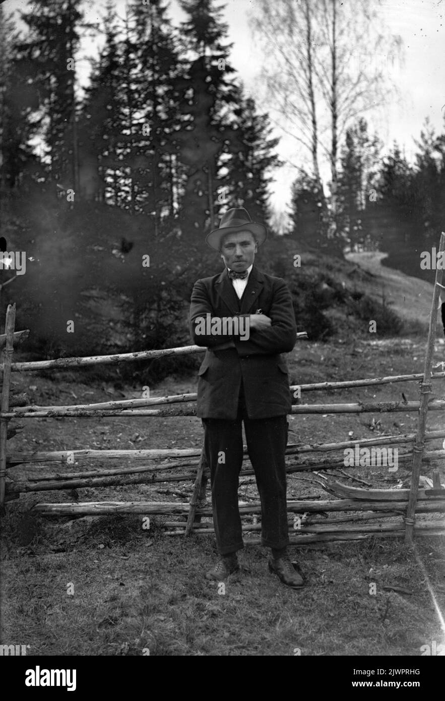 Fence in front historic Black and White Stock Photos & Images - Alamy