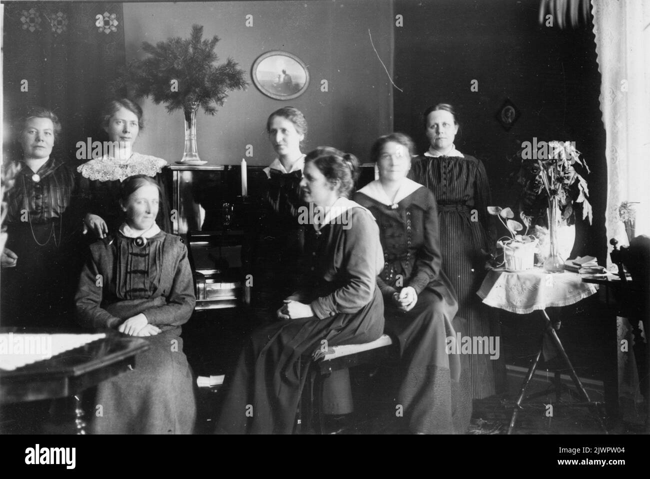 The people in picture unknown Personerna i bild obekanta Stock Photo ...