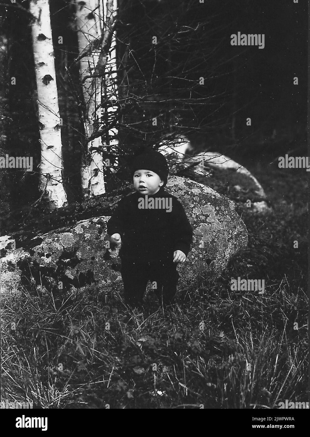 Unknown little child. Okänt litet barn Stock Photo - Alamy