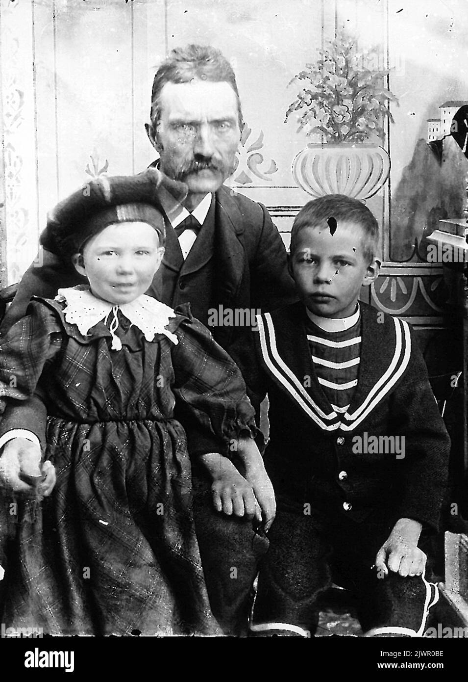 Per Lindberg (the photographer) with the children Ester and Per Herman ...