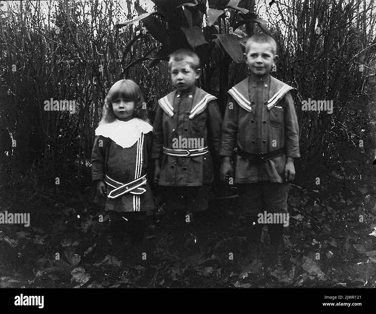 Sibling group hi-res stock photography and images - Alamy