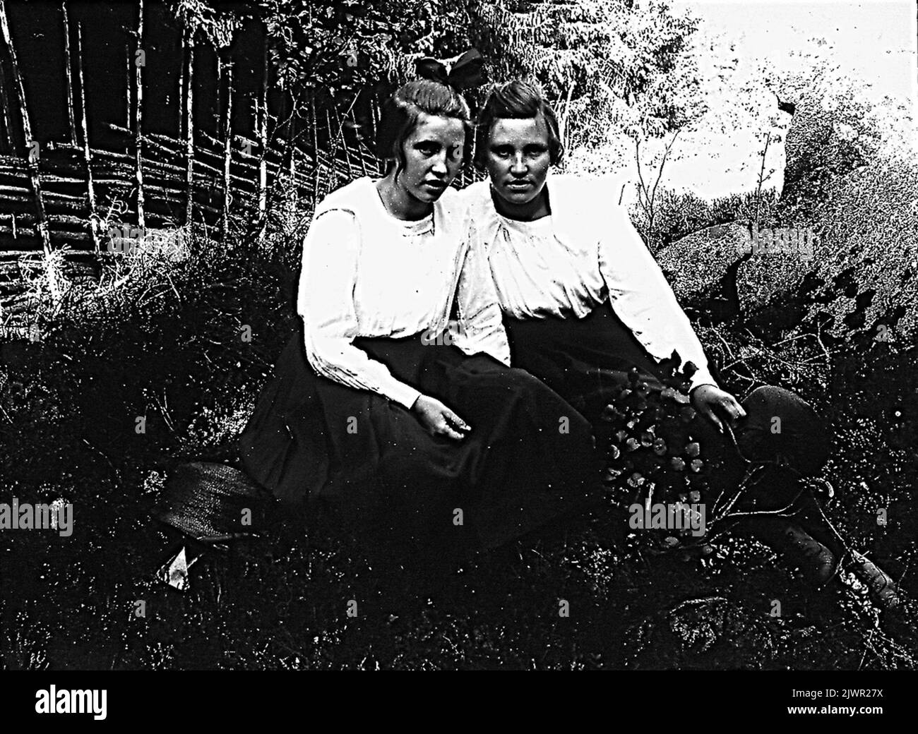 Two unknown young women hi-res stock photography and images - Alamy