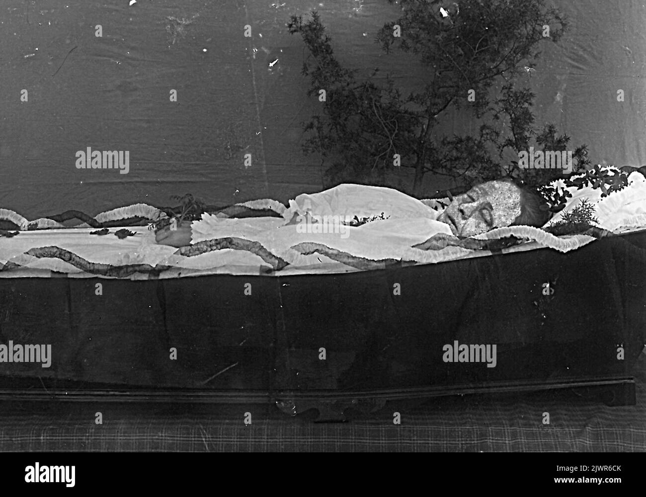 Dead woman Black and White Stock Photos & Images - Alamy