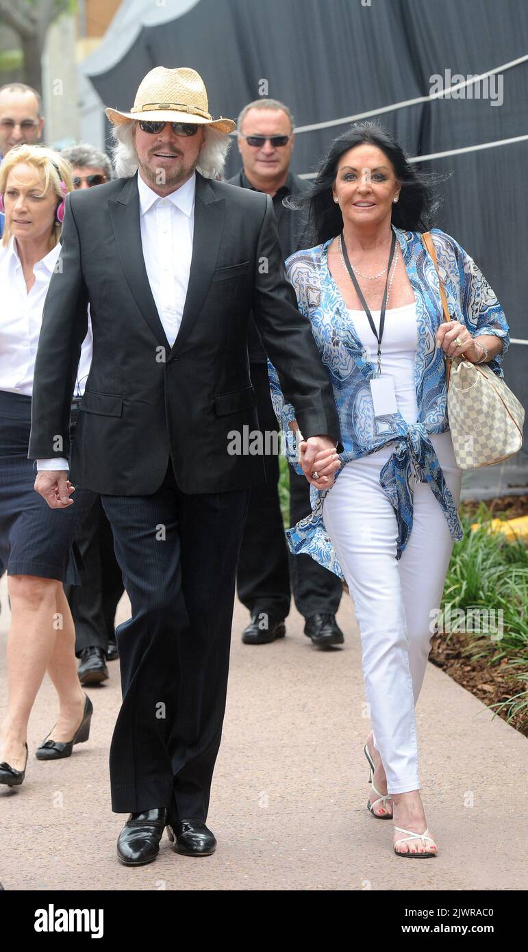 Barry Gibb and his wife arrive to the unveiling of a statue of Bee Gees ...