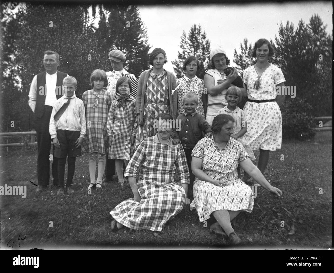 Group of unknown people hi-res stock photography and images - Alamy