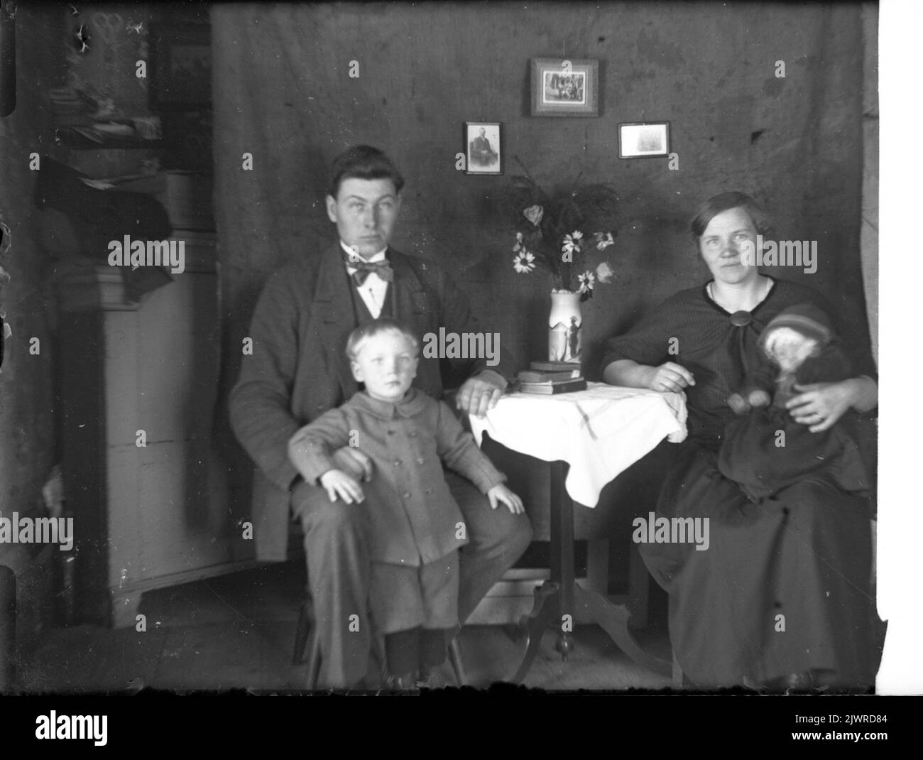 Unknown family. Okänd familj Stock Photo - Alamy