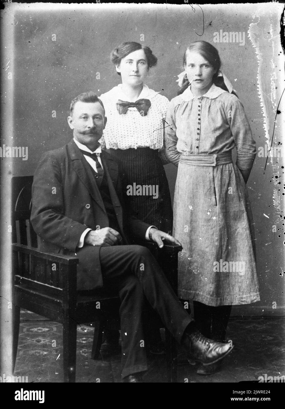 Unknown family. Okänd familj Stock Photo - Alamy