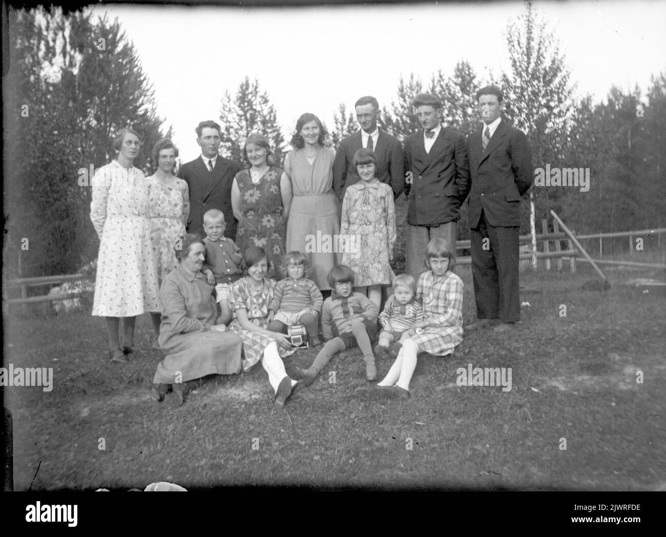 Unknown group photo. Okänt gruppfoto Stock Photo - Alamy