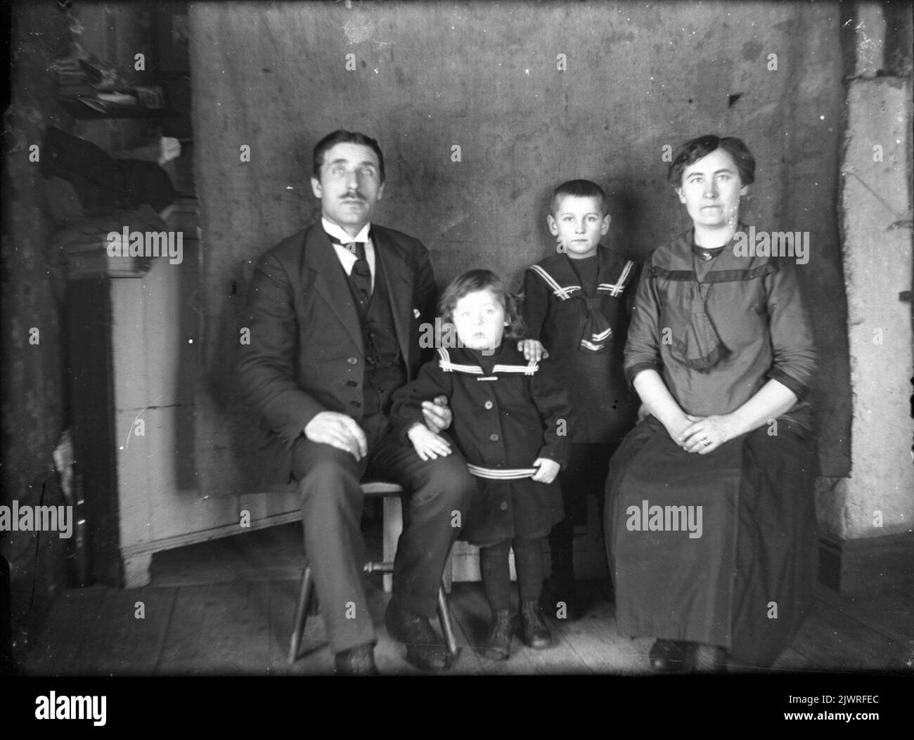 Unknown family. Okänd familj Stock Photo - Alamy