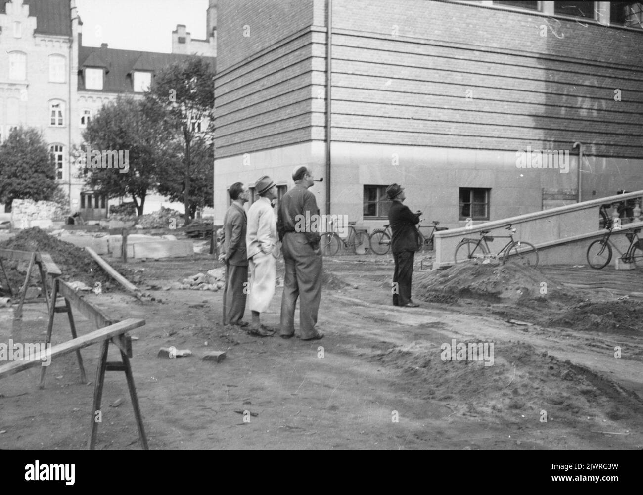 The relief "snow peace" is mounted on site under the supervision of ...