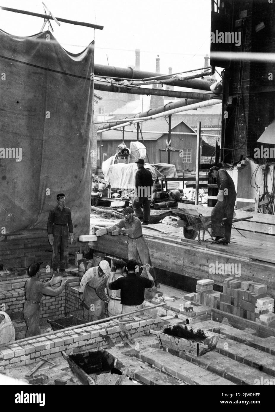 Martin oven # 1, masonry of the chambers. Photo on October 12, 1953 ...