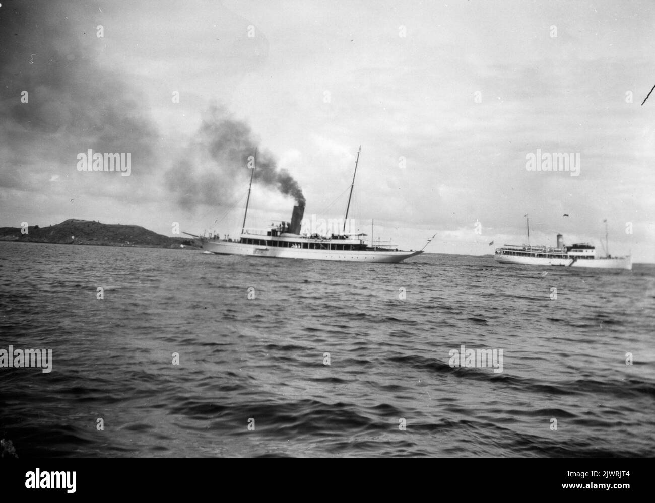 Finnish lust hunting and one of the Sveabolaget's vessels during the ...