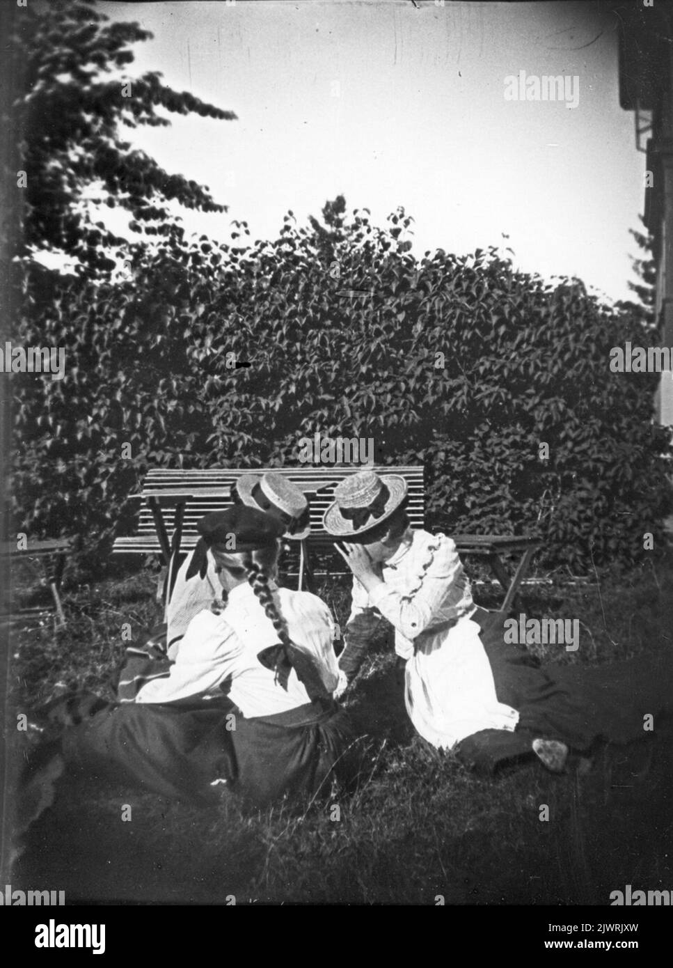 Lydia and Elisabeth Johansson with cousin Anna Johansson from London ...