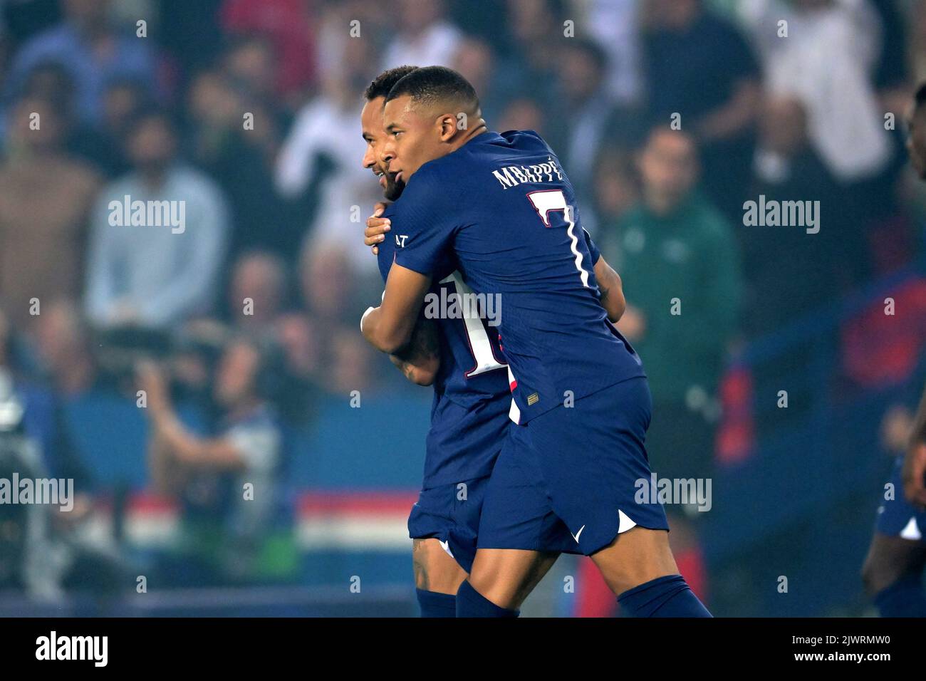 PARIS - Kylian Mbappe of Paris Saint-Germain celebrates 1-0 with his ...