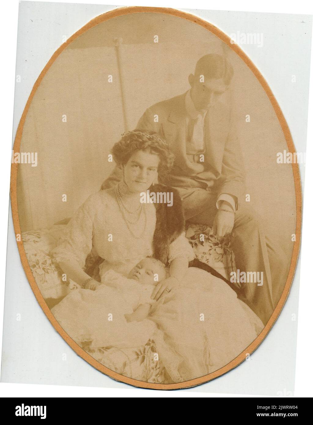 Portrait unknown family Cut Out Stock Images & Pictures - Alamy