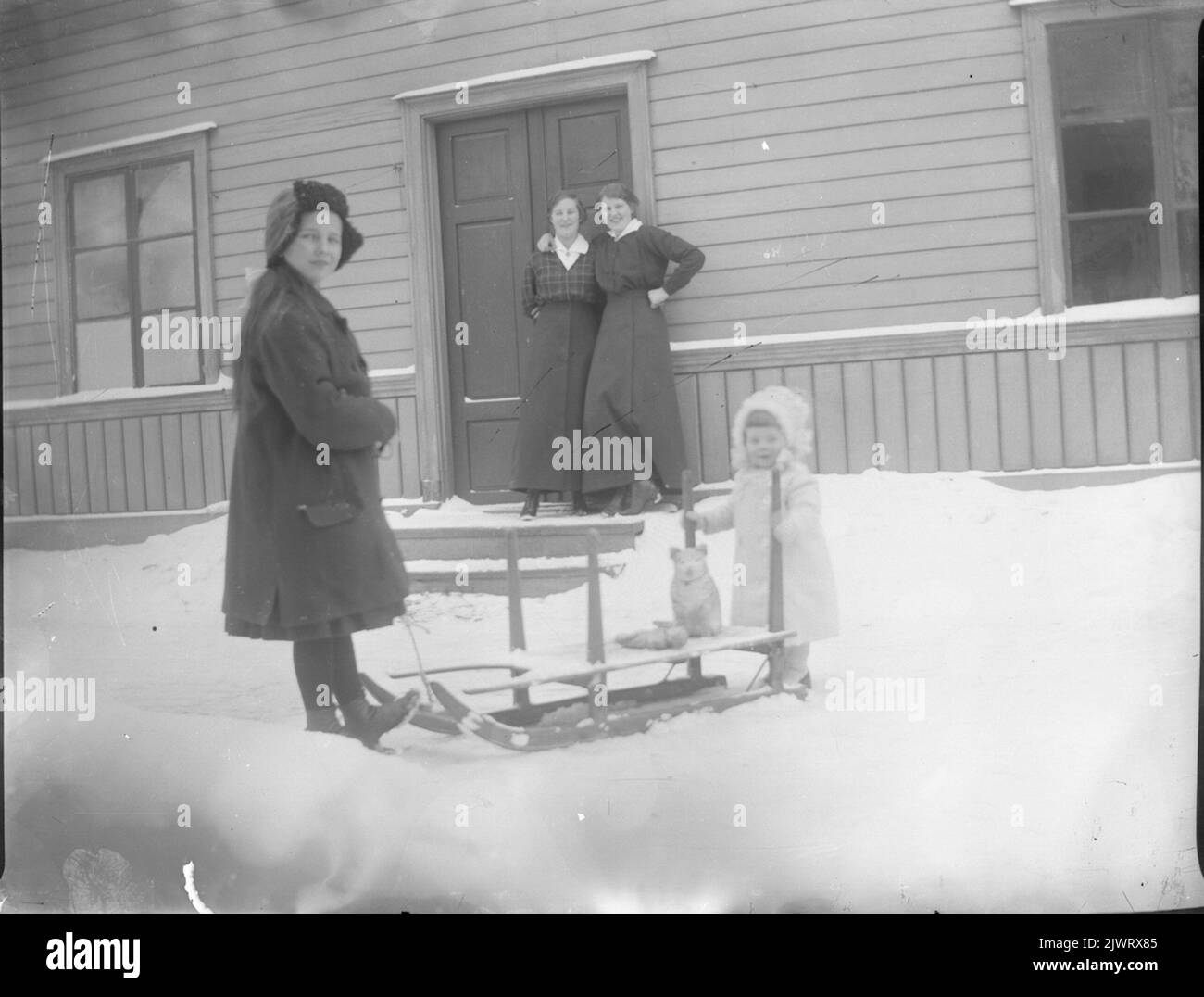 A picture from the farm to 3rd Tvärgatan 15, home with grandmother Anna ...