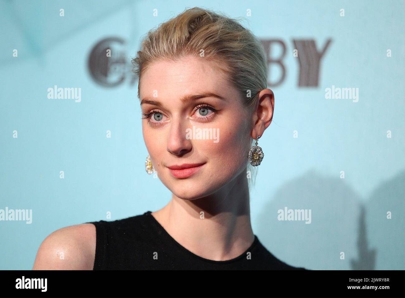 Elizabeth Debicki arrives at the premiere of The Great Gatsby in Sydney ...
