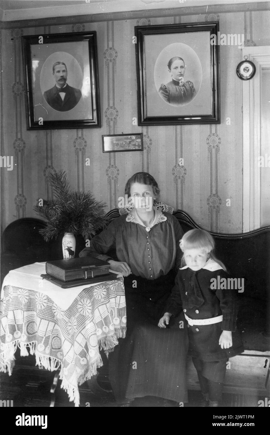 The fin room "in tailor. Elin Söderberg with his son Gustav. "Finrummet ...