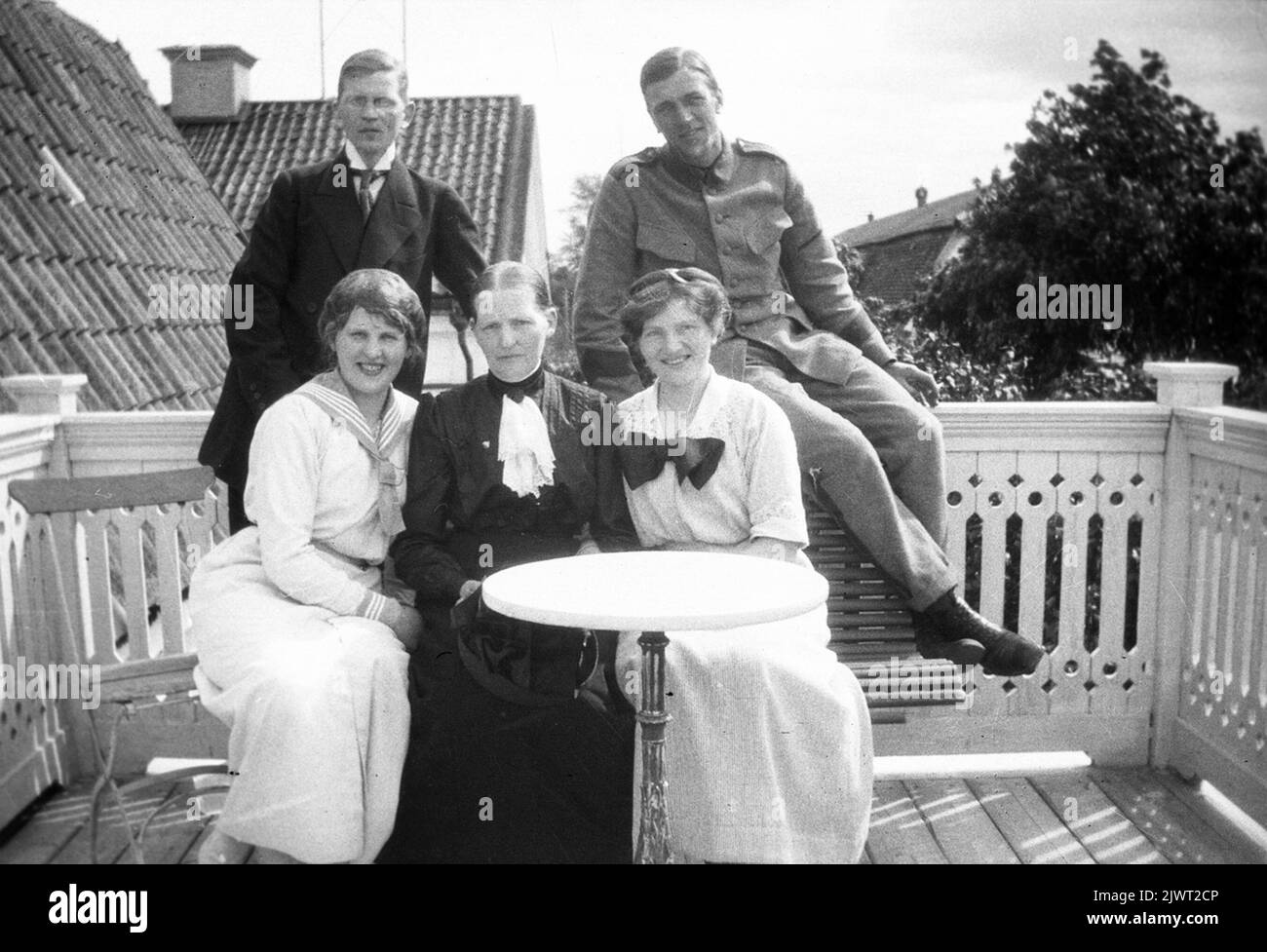 Sitter stands hi-res stock photography and images - Alamy