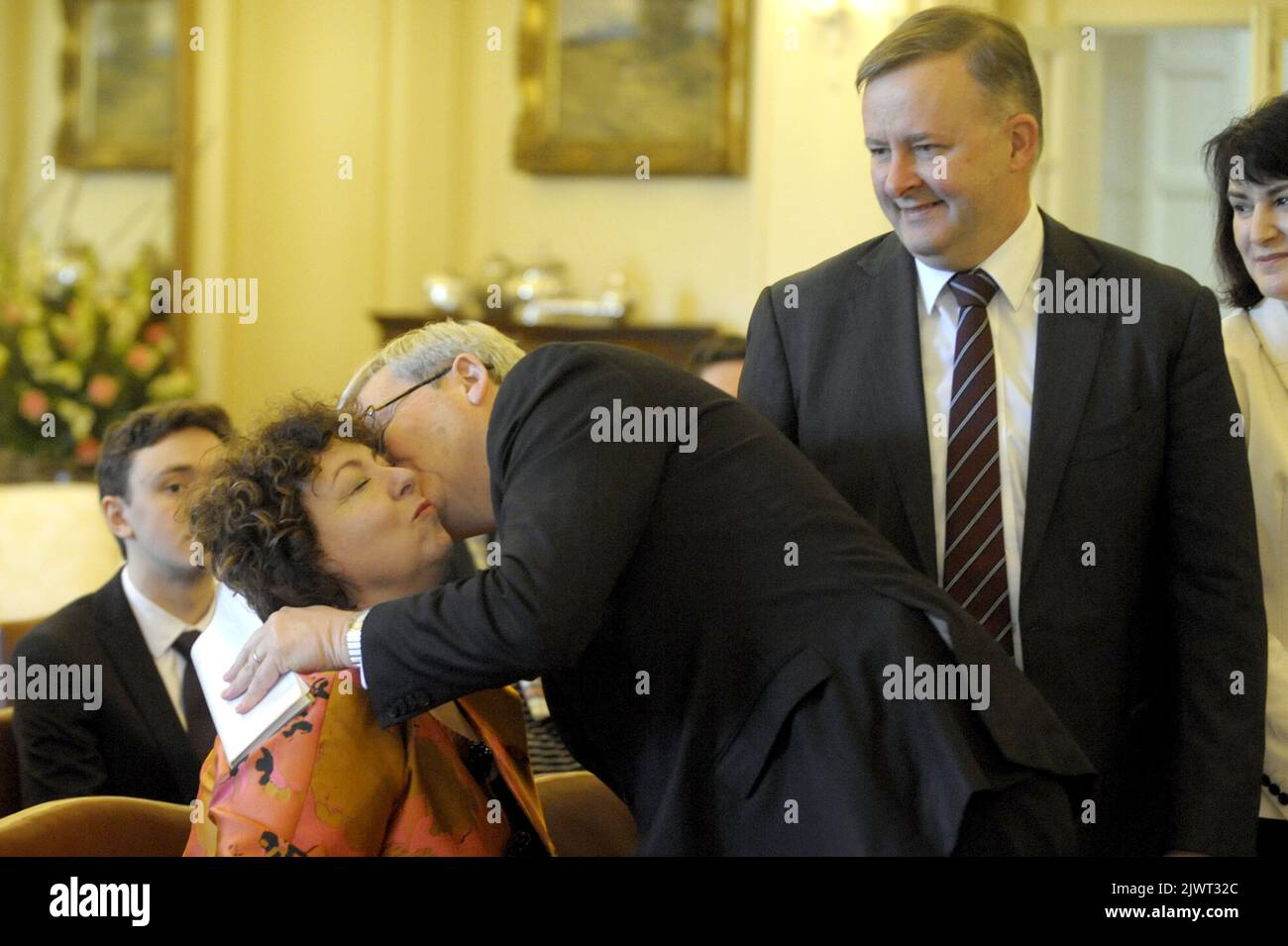 Anthony Albamese watches as Kevin Rudd kisses his wife Therese as he ...