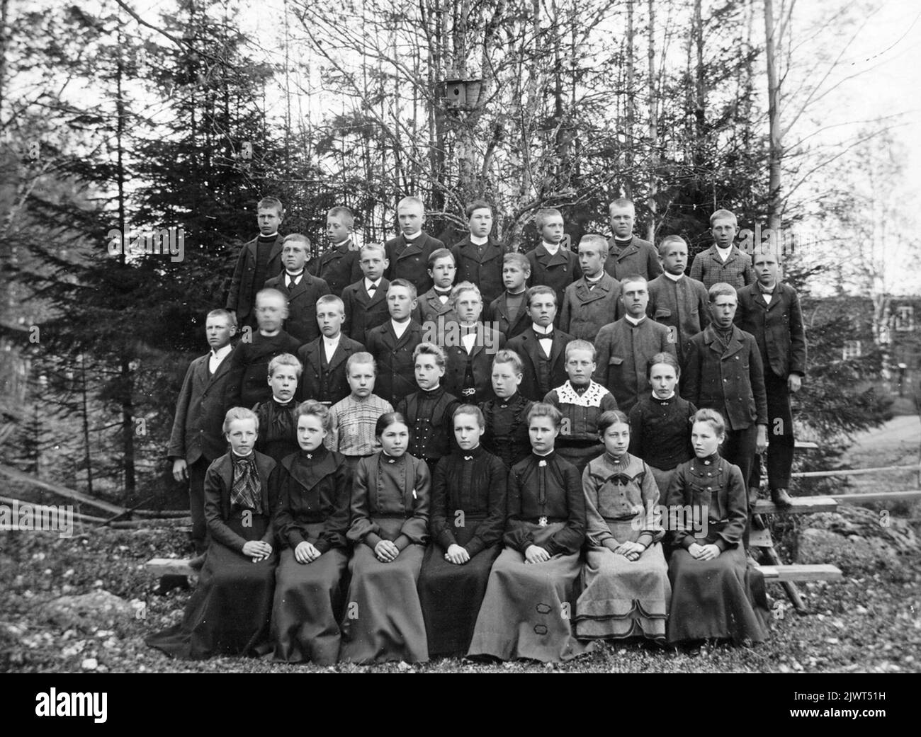 Reading children in forest born in 1890. Läsbarn i Skog födda 1890 ...