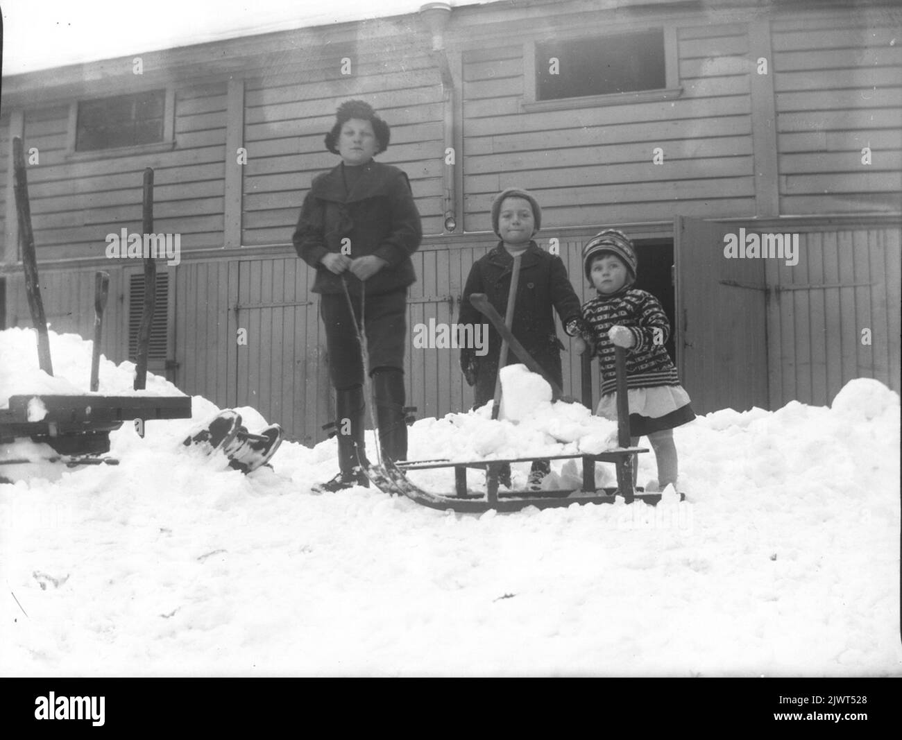 A picture from the farm to 3rd Tvärgatan 15, home with grandmother Anna ...