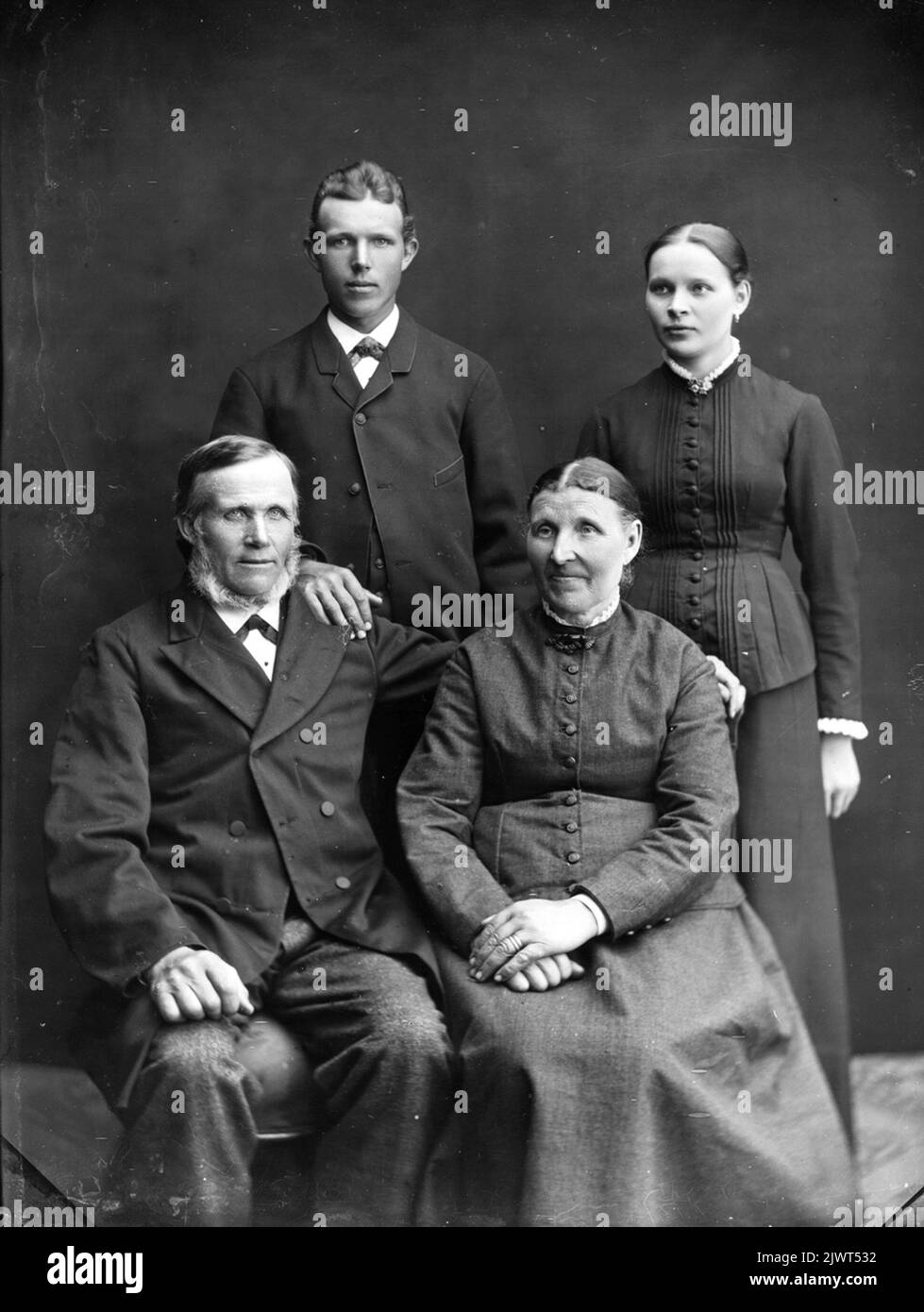 Portrait unknown family Black and White Stock Photos & Images - Alamy