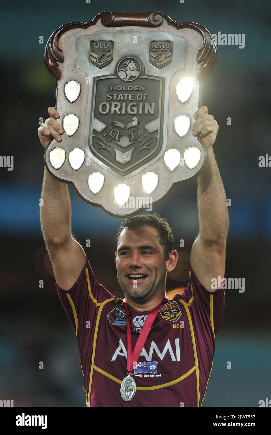 The Queensland Maroons' captain Cameron Smith holds up the State of ...