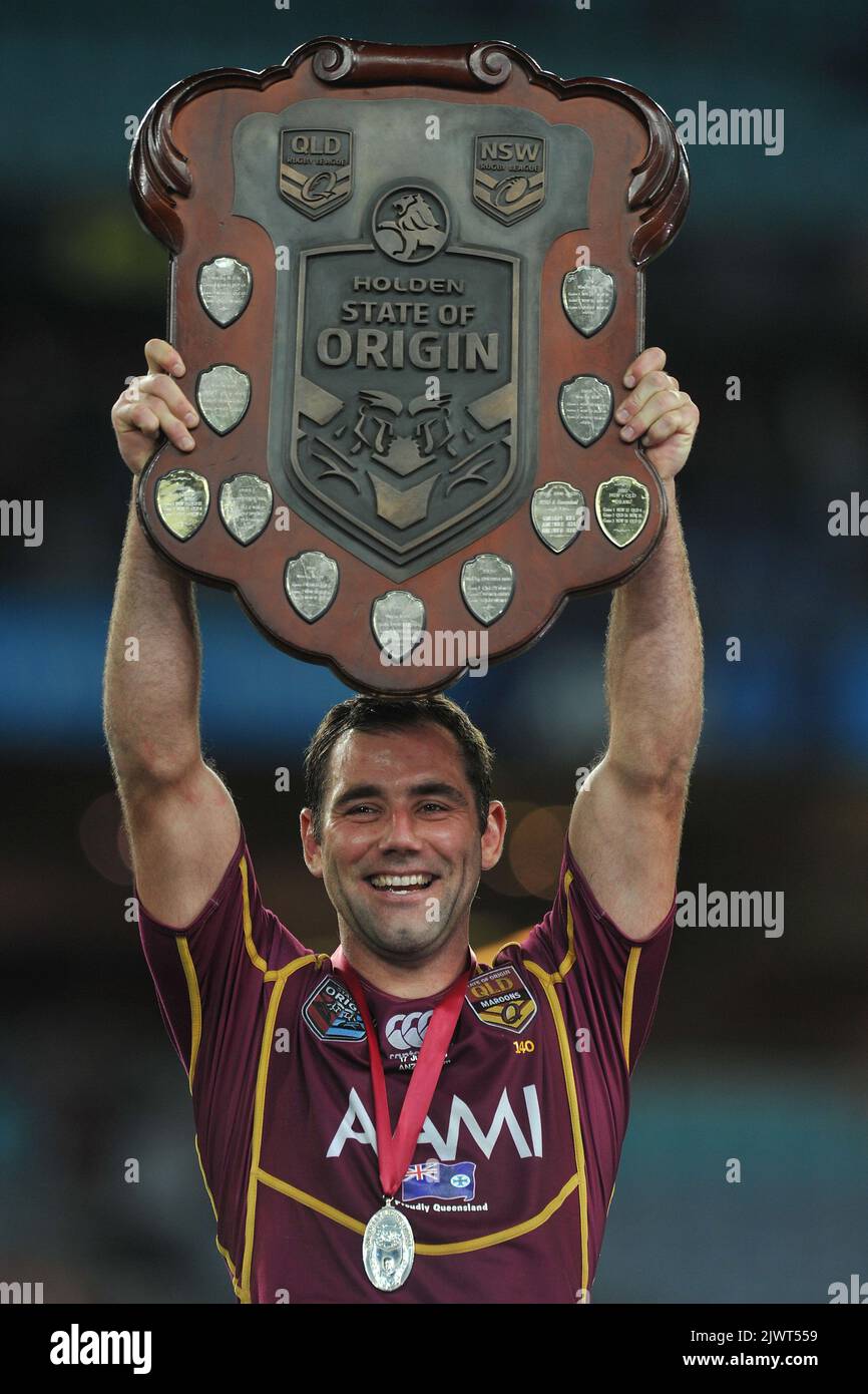The Queensland Maroons' captain Cameron Smith holds up the State of ...