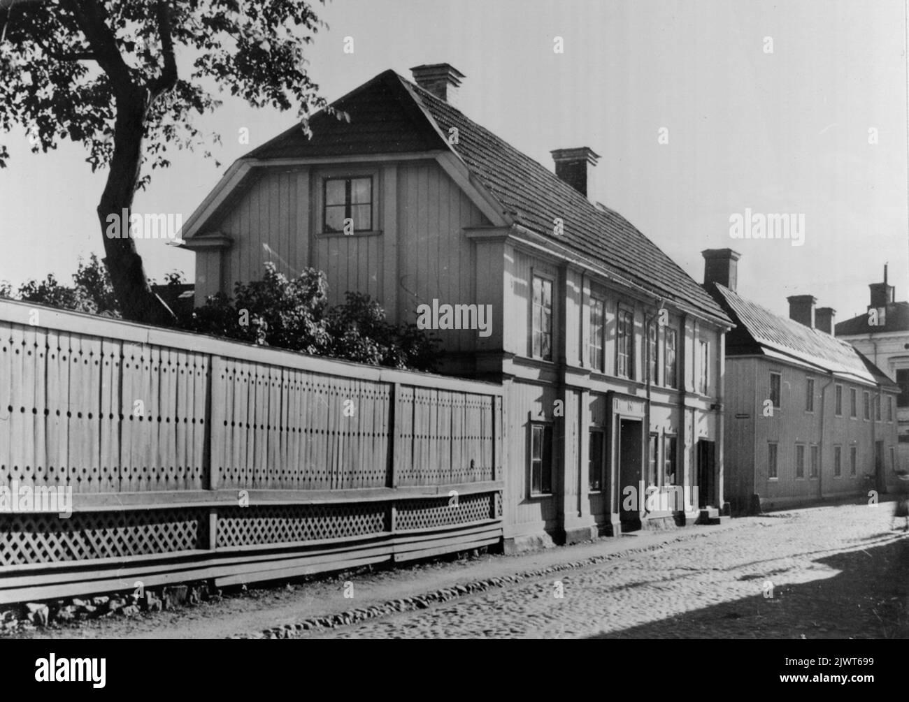 The neighborhood Vreten 10, first block 124, Västra Islandsgatan 12 ...