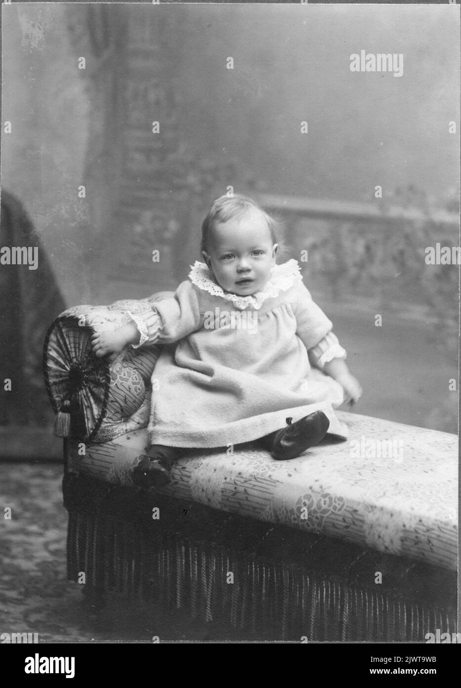 The child raises. Barnet Höjer Stock Photo - Alamy