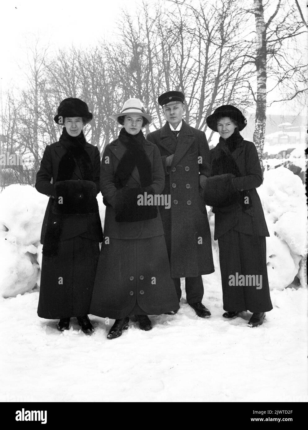 Betty, Valfrid and Hanna siblings at Wall: 9, Anna Trolovad with ...