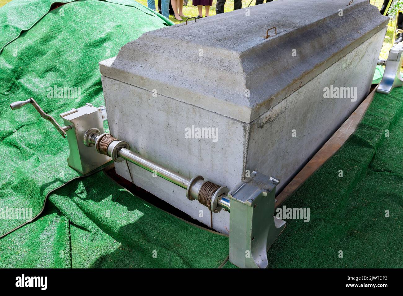 Lowered grave burial funeral in hi-res stock photography and images - Alamy