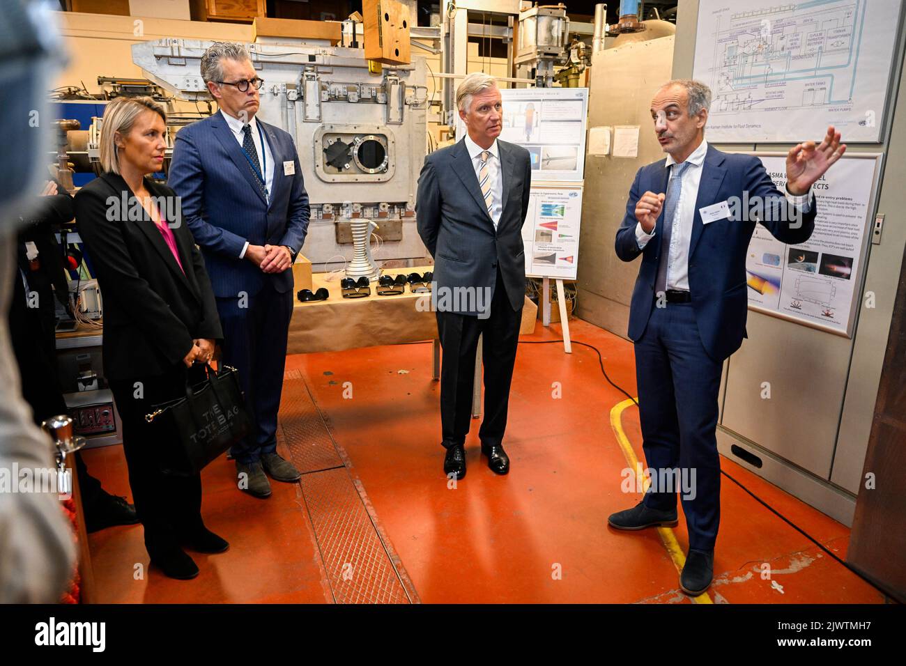 Defence minister Ludivine Dedonder, VKI CEO Peter Grognard and King ...