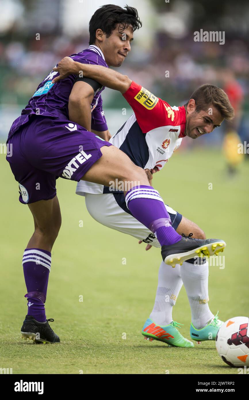 Matthew Davies (left) and Michael Zullo contest during the Round 11 A ...