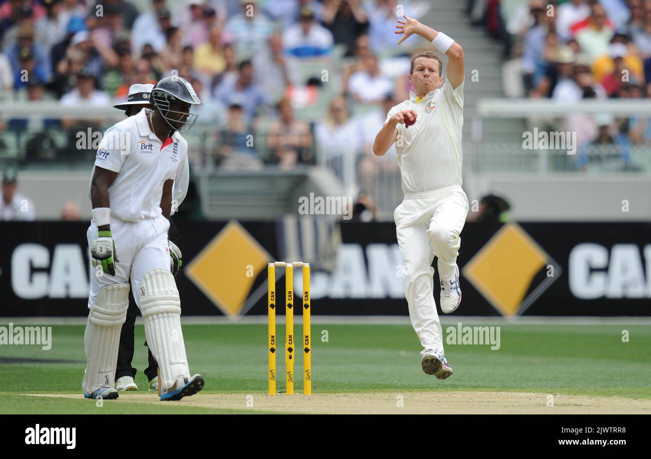 Australia's Peter Siddle bowls . NO ARCHIVING ** STRICTLY EDITORIAL USE ...