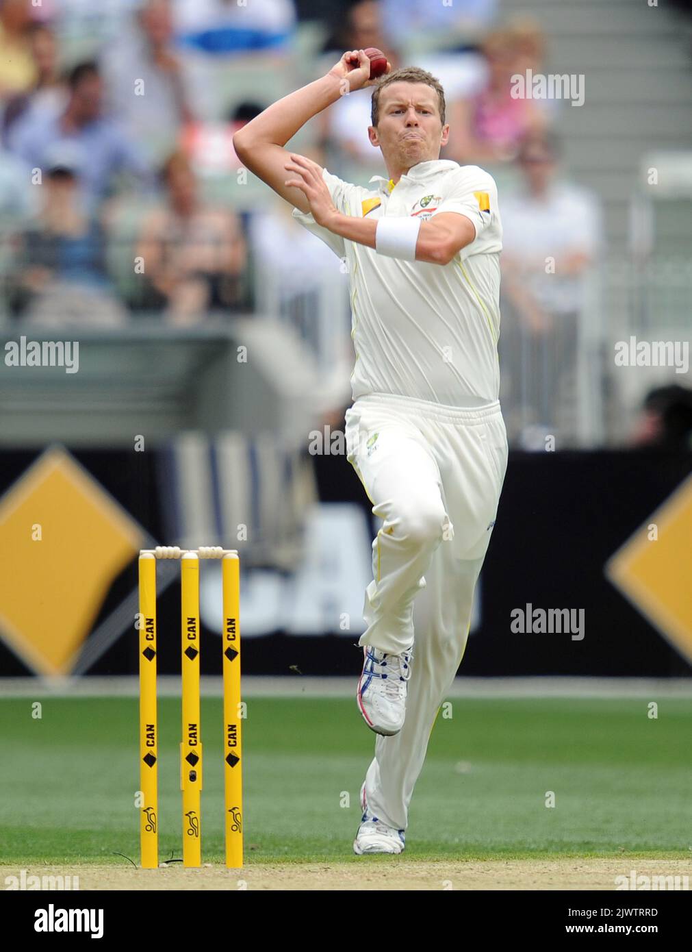 Australia's Peter Siddle bowls . NO ARCHIVING ** STRICTLY EDITORIAL USE ...