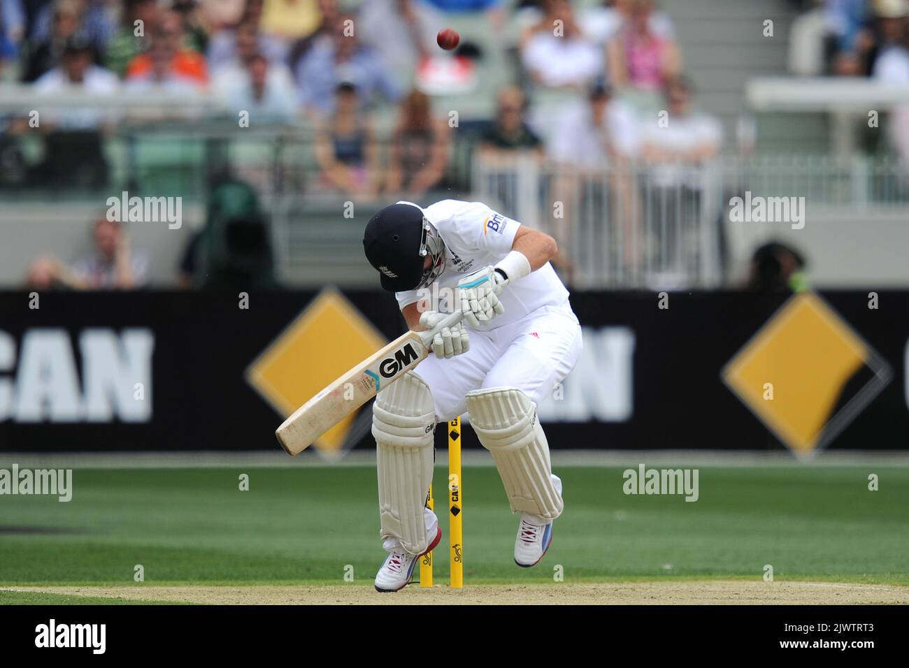 England's Joe Root ducks a bouncer . NO ARCHIVING ** STRICTLY EDITORIAL ...