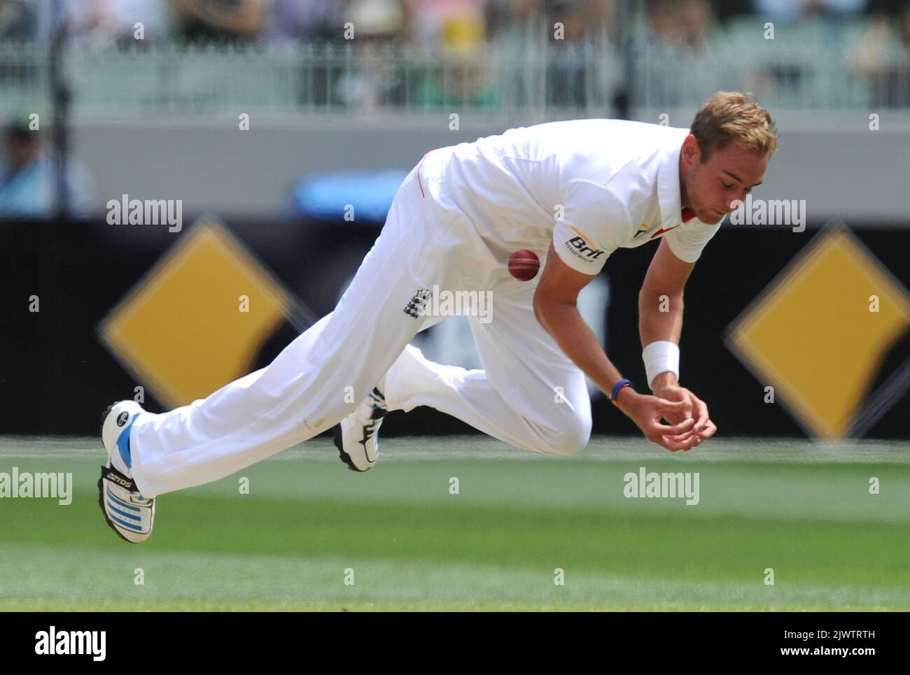 England's Stuart Broad fields. NO ARCHIVING ** STRICTLY EDITORIAL USE ...