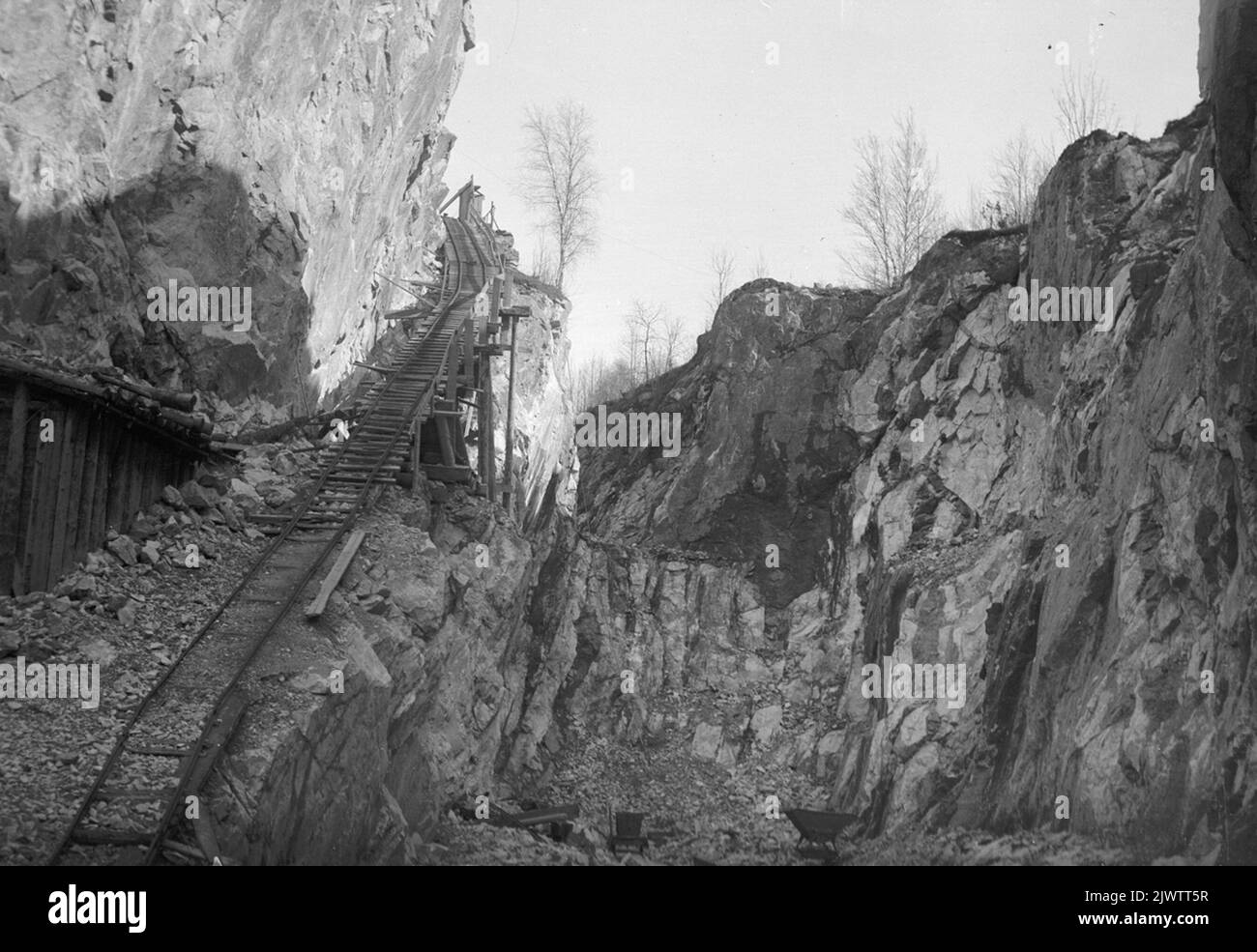 Wall's limestone quarry Walls kalkbrott Stock Photo - Alamy