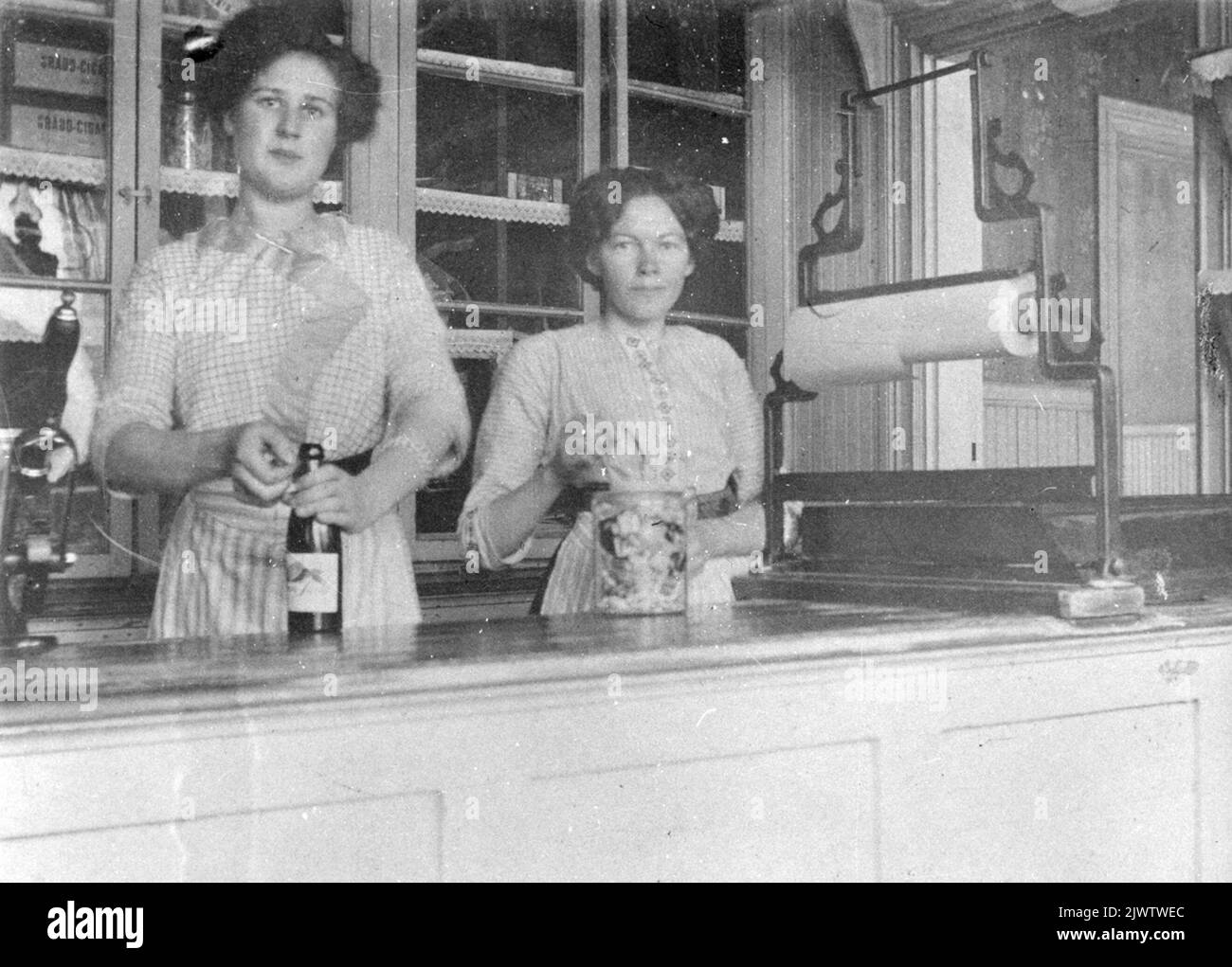 From Hybo Kafé.tv. Ester Andrén (Hast) Th. Jenny Christiansson ...