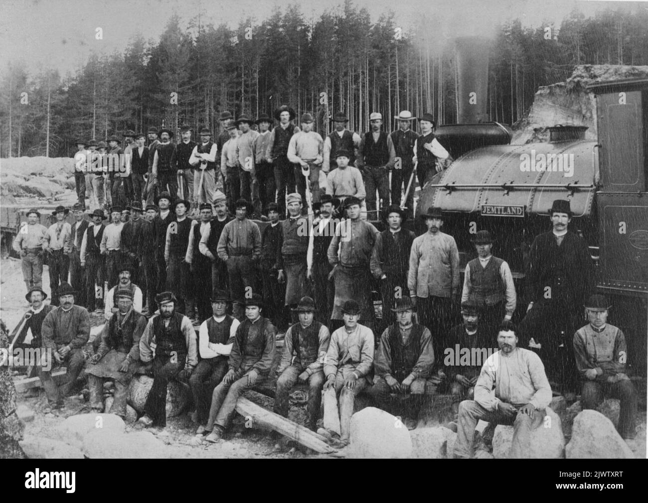 Raller in the gravel roof on "Kala-Hea" in Hybo. Photo fr. 1886-87. Jon ...