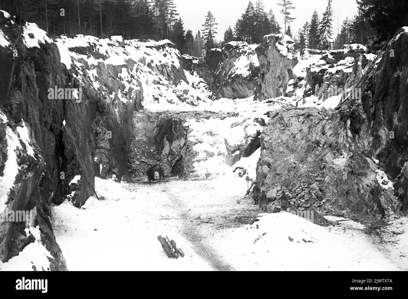 Wall's limestone quarry Walls Kalkbrott Stock Photo - Alamy